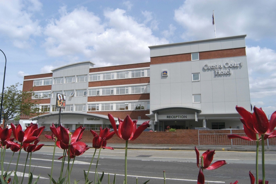 Cresta Court | Modern and Clean Hotel near Manchester Airport with Park ...